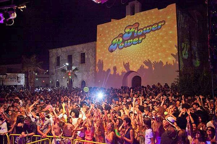 La festa più colorata di Formentera: Flower Power 2020