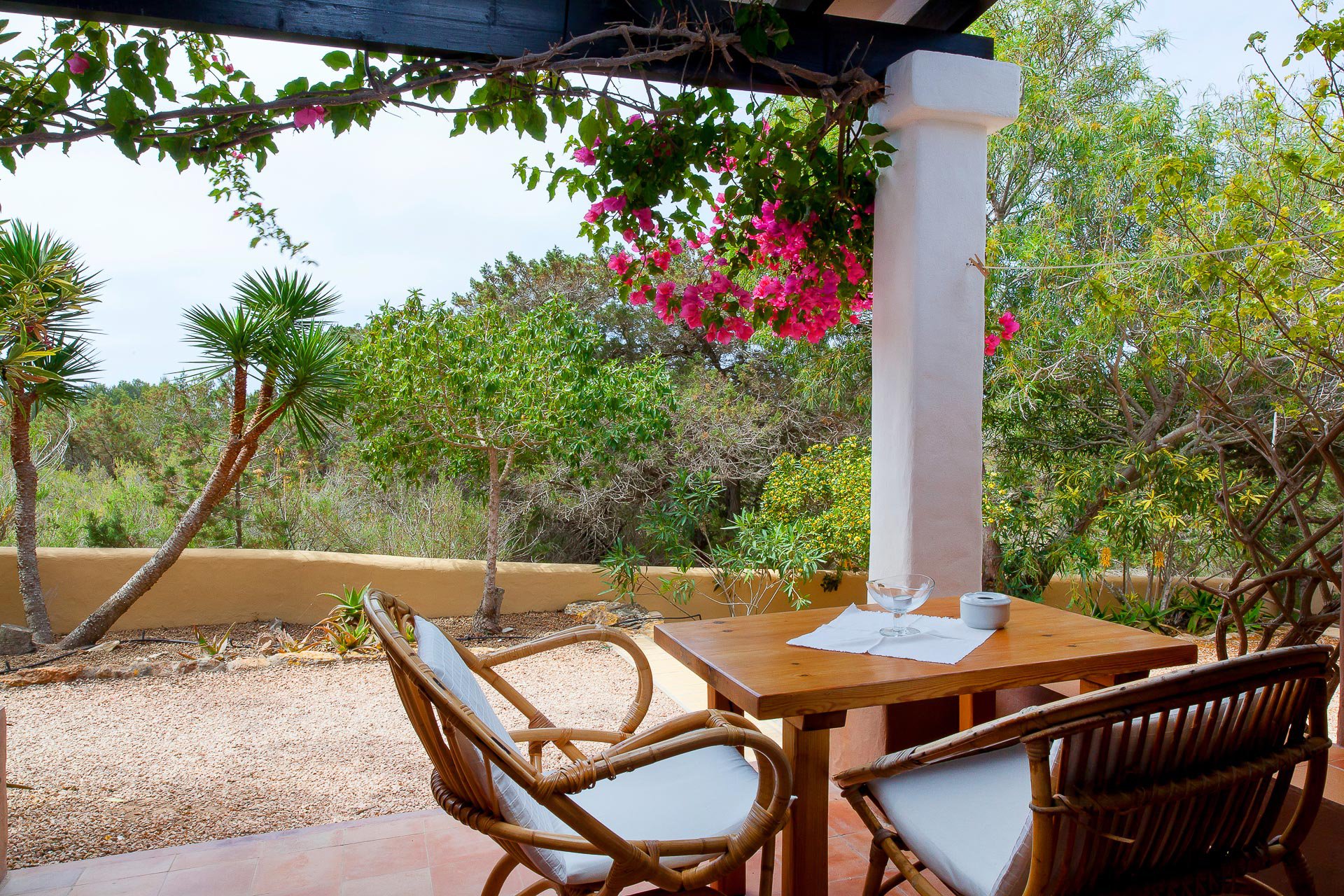 Casitas a pocos pasos de Es Mal Pas en la naturaleza
