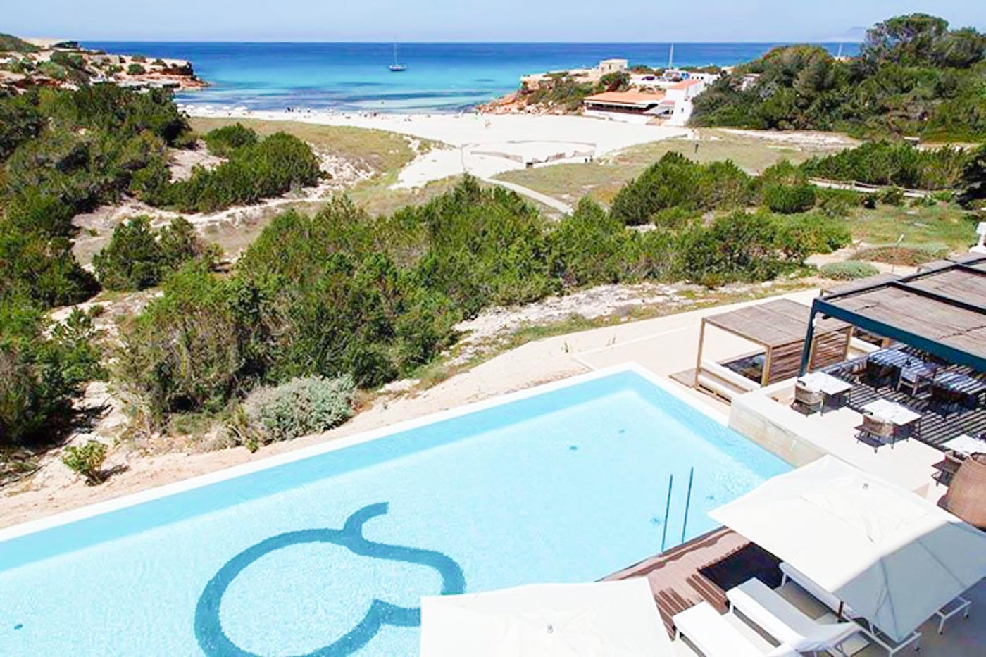 Hotel a 4 estrellas en Cala Saona con SPA